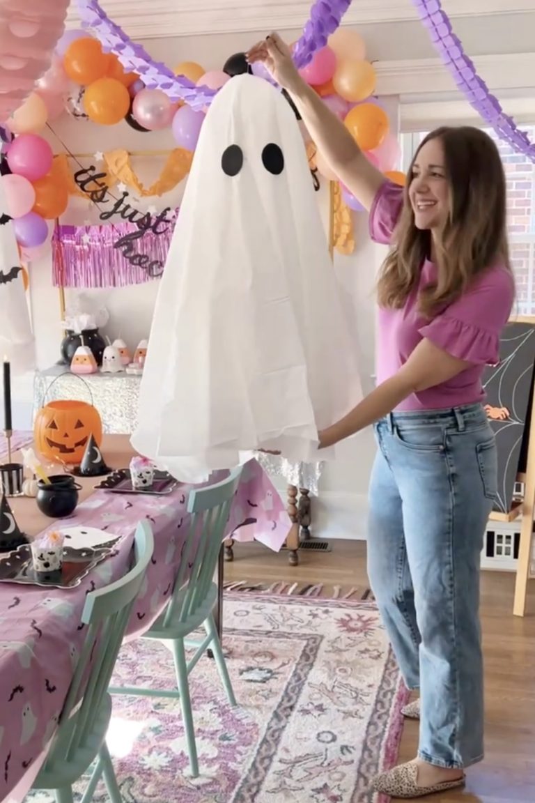 Floating Tablecloth Ghost: Easy DIY Halloween Decor » JessicaEtCetera ...