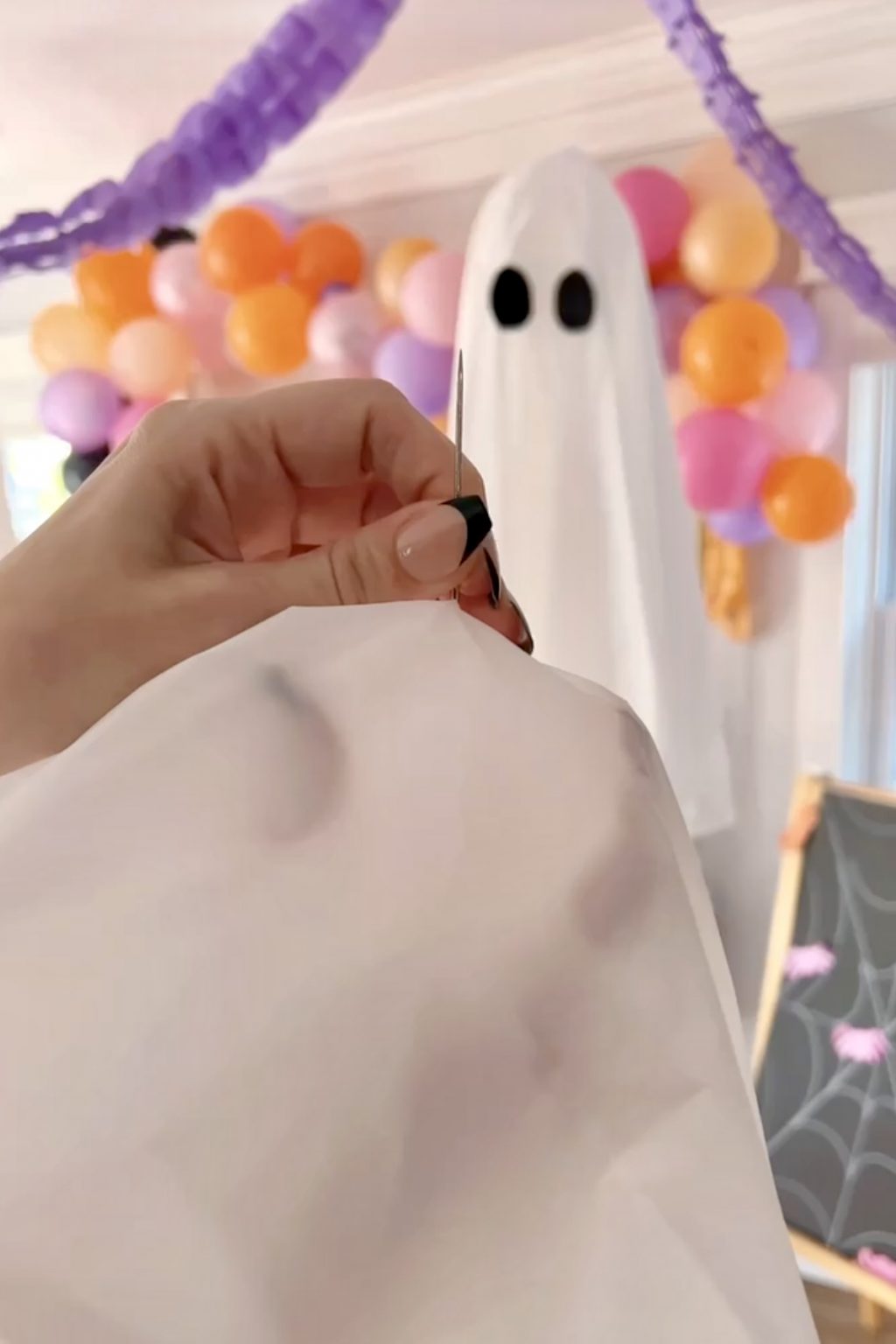Floating Tablecloth Ghost: Easy DIY Halloween Decor » JessicaEtCetera ...