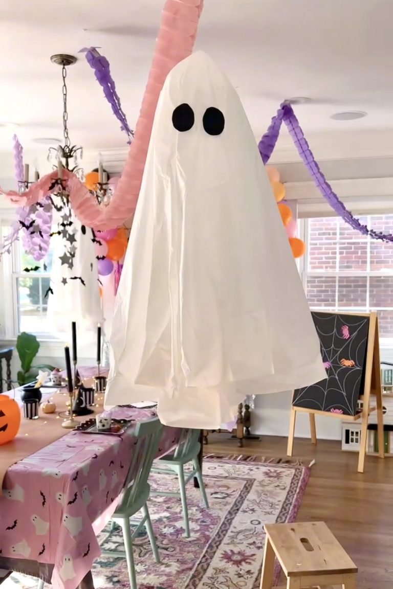 Floating Tablecloth Ghost: Easy DIY Halloween Decor » JessicaEtCetera ...