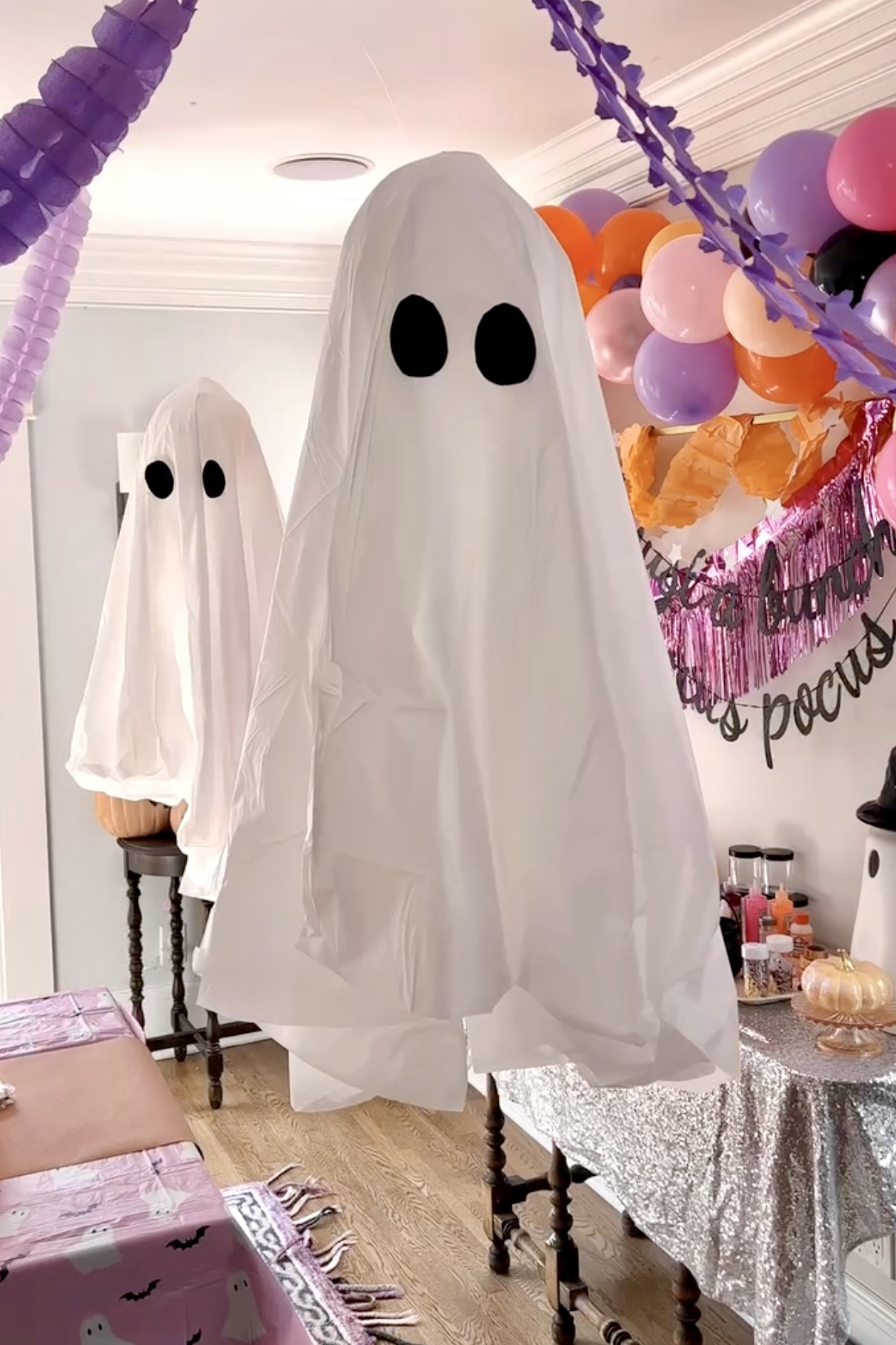 Floating Tablecloth Ghost: Easy DIY Halloween Decor » JessicaEtCetera ...